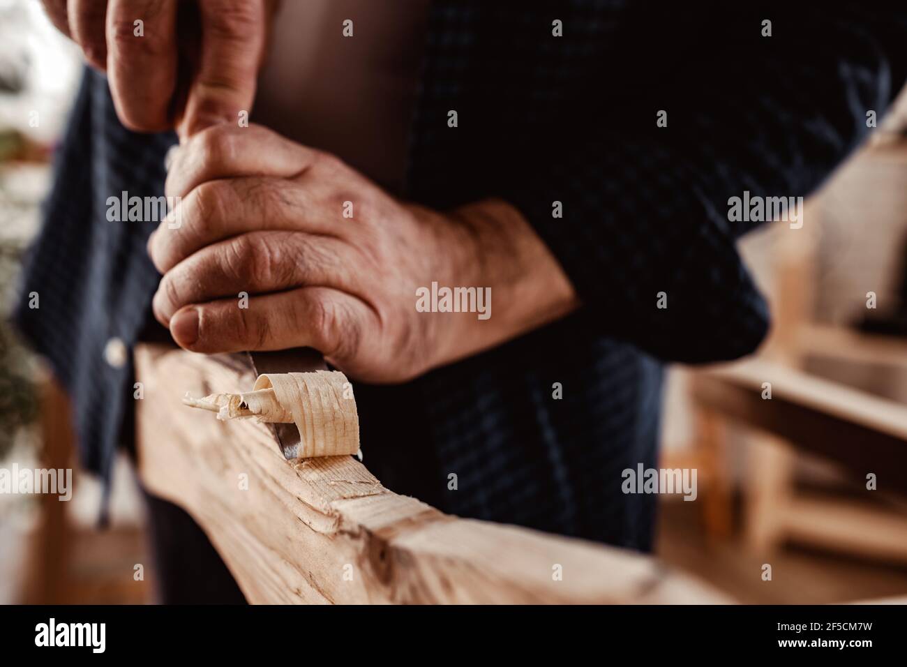 Hands of a carpenter working with chisel and hammer Stock Photo - Alamy