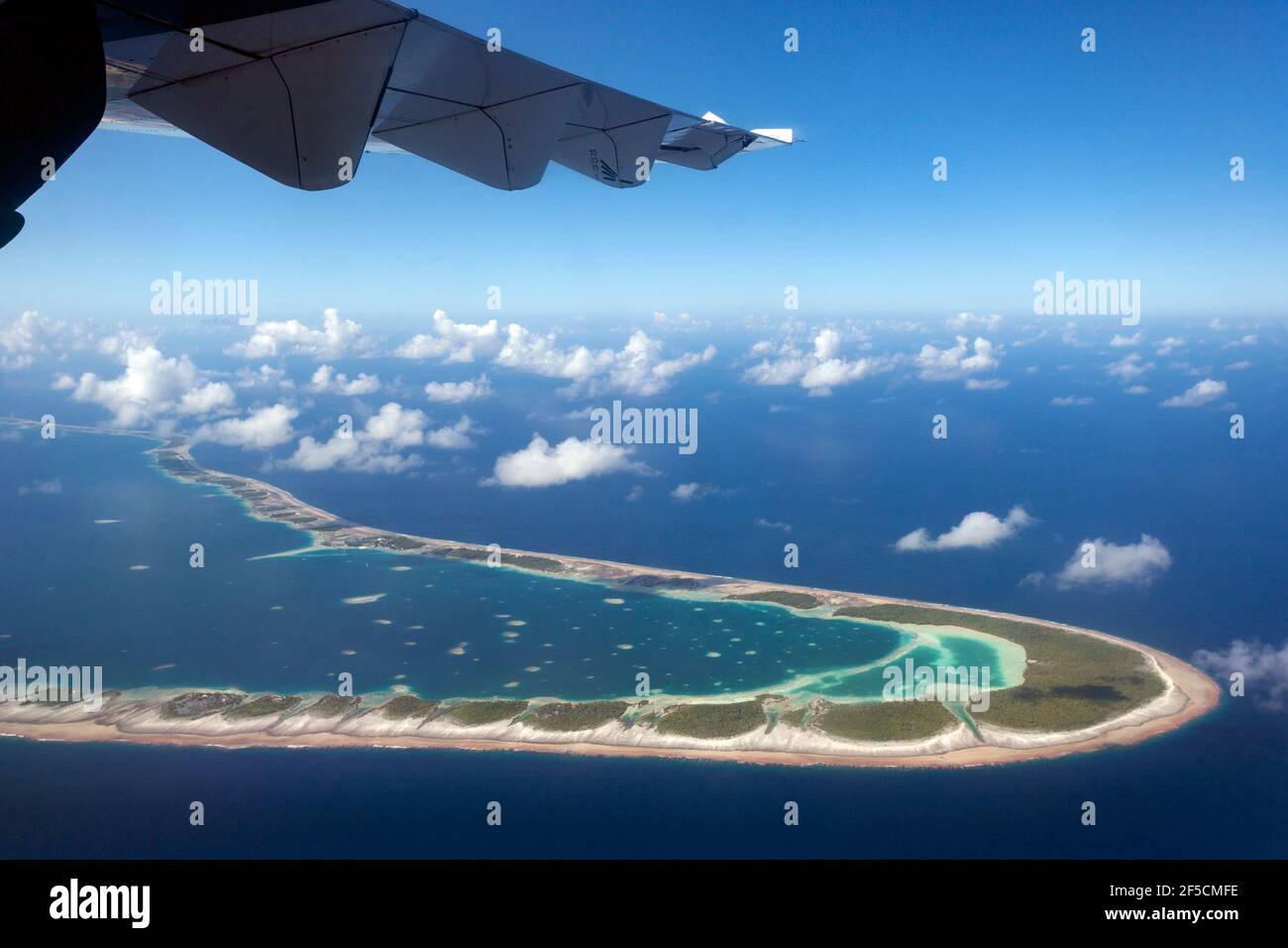 Atoll overview hi-res stock photography and images - Alamy