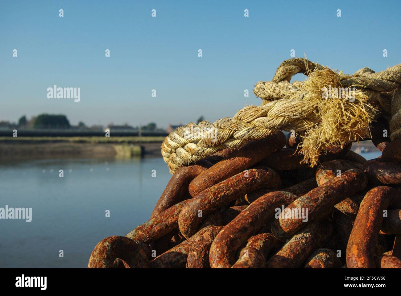 Rusty anchor hi-res stock photography and images - Alamy