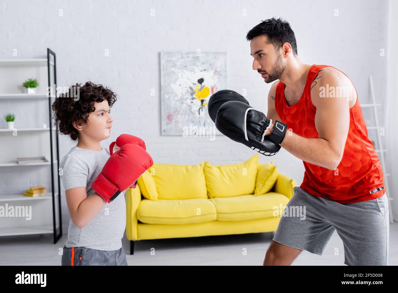 Arab man boxing gloves hi-res stock photography and images - Alamy