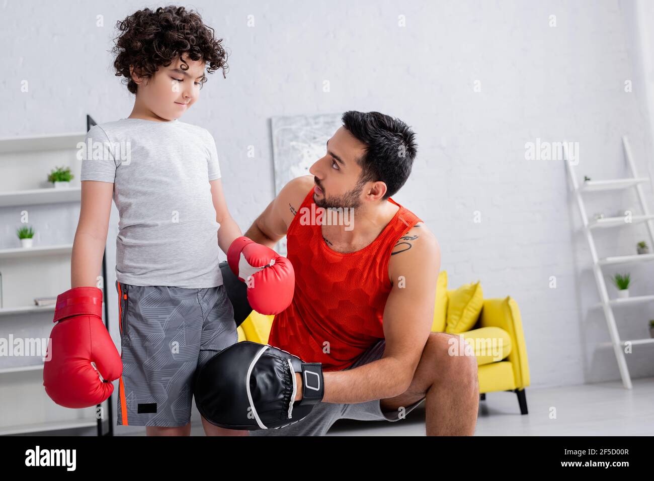 Arab man boxing gloves hi-res stock photography and images - Alamy