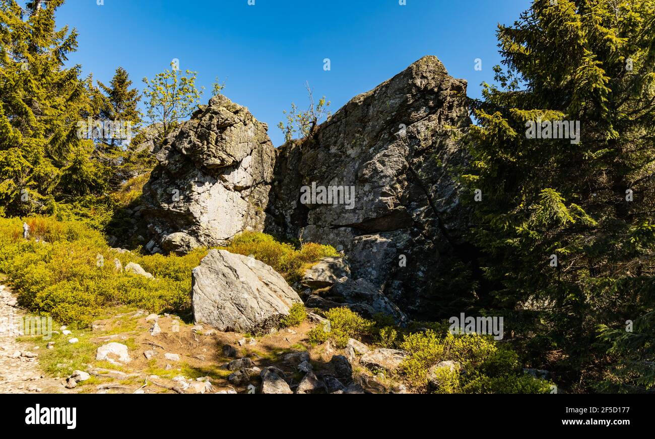 Giant rocks next mountain hi-res stock photography and images - Alamy