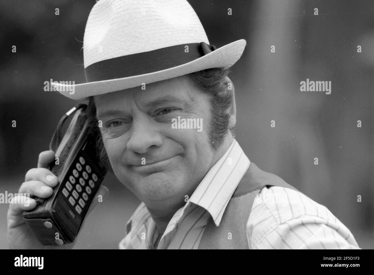 David Jason/Pop Larkin on the set of Darling Buds of May in 1991 Stock ...