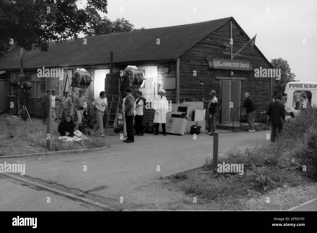 David Jason/Pop Larkin on the set of Darling Buds of May in 1991 Stock ...