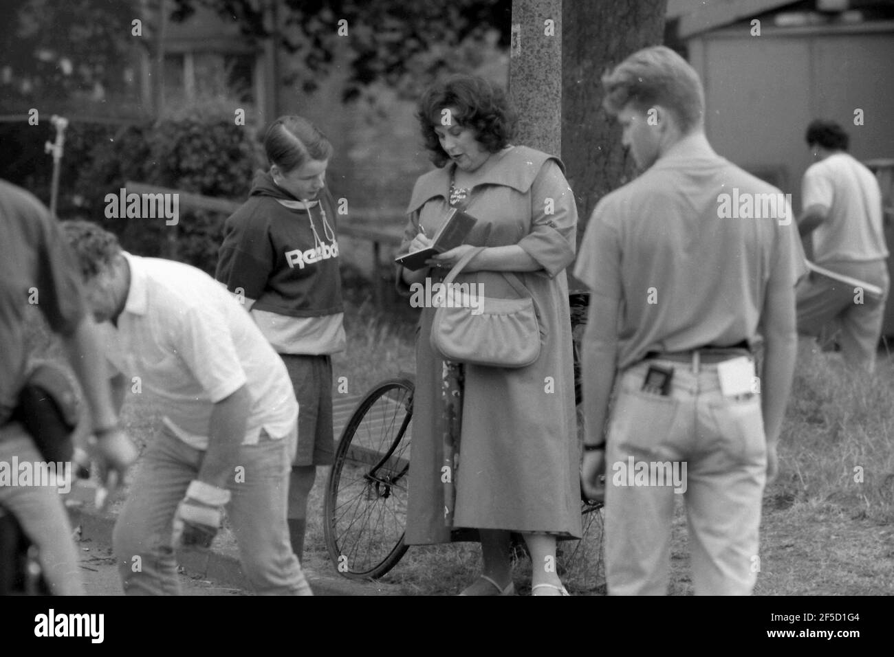 David Jason/Pop Larkin on the set of Darling Buds of May in 1991 Stock ...