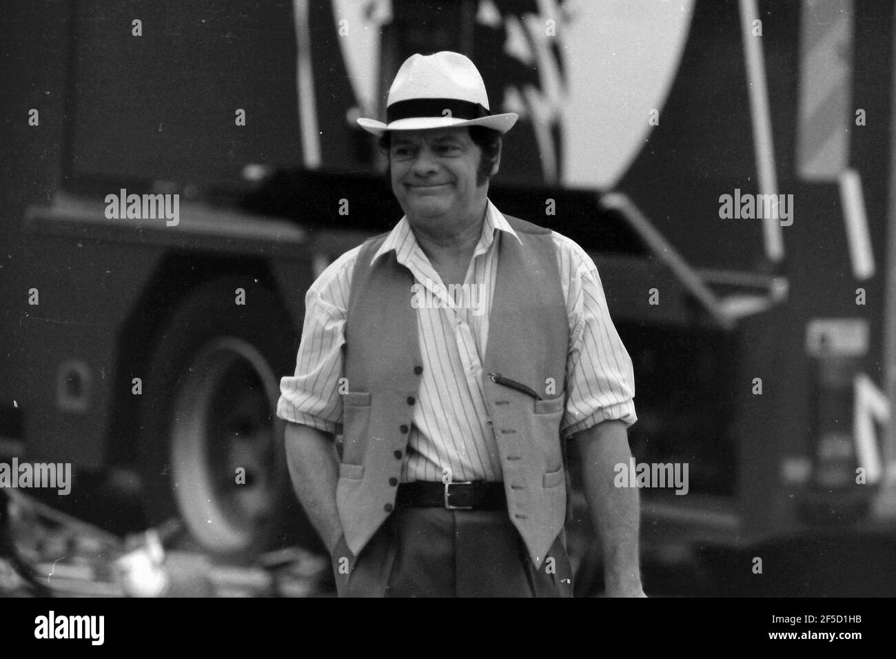 David Jason/Pop Larkin on the set of Darling Buds of May in 1991 Stock ...