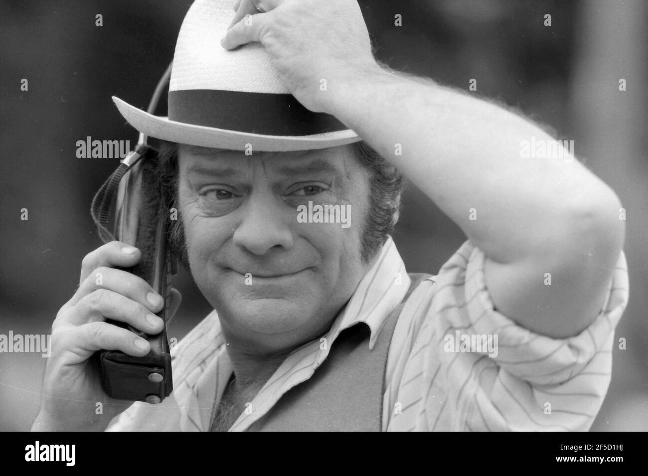 David Jason/Pop Larkin on the set of Darling Buds of May in 1991 Stock ...