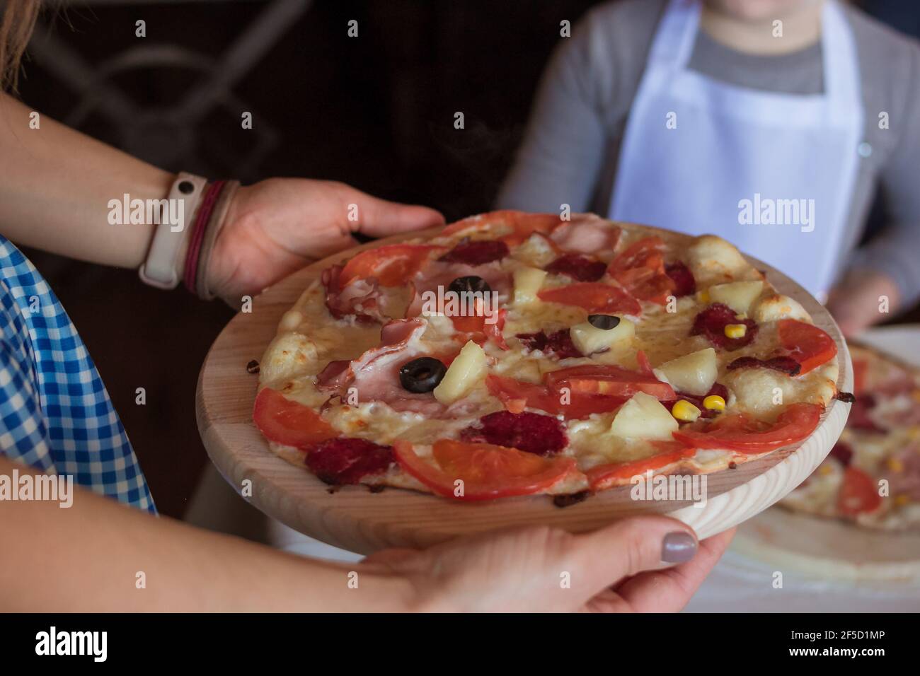 Hand holding pizza hi-res stock photography and images - Alamy