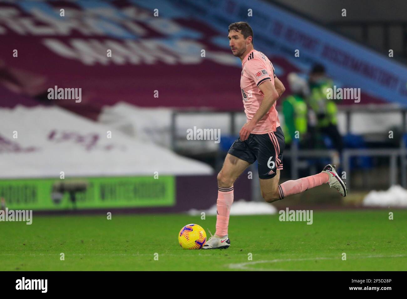 Chris Basham #6 of Sheffield United runs with the ball Stock Photo - Alamy