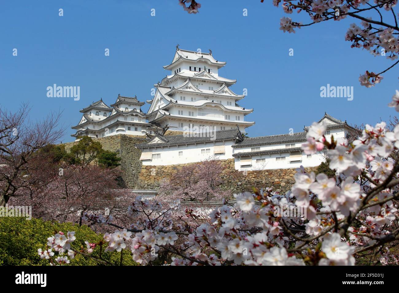 Burg himeji hi-res stock photography and images - Alamy