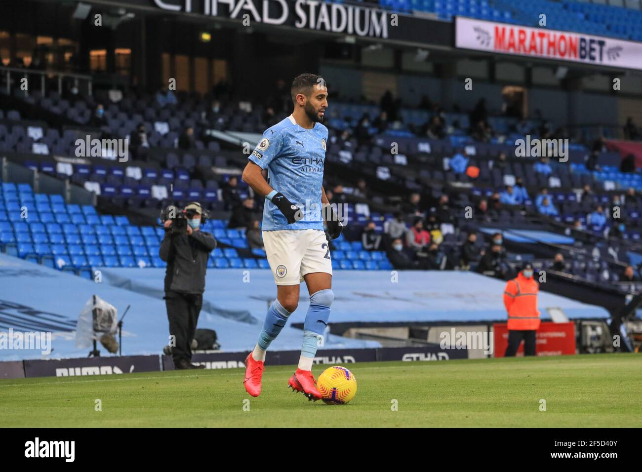 Riyad Mahrez #26 of Manchester City Stock Photo - Alamy