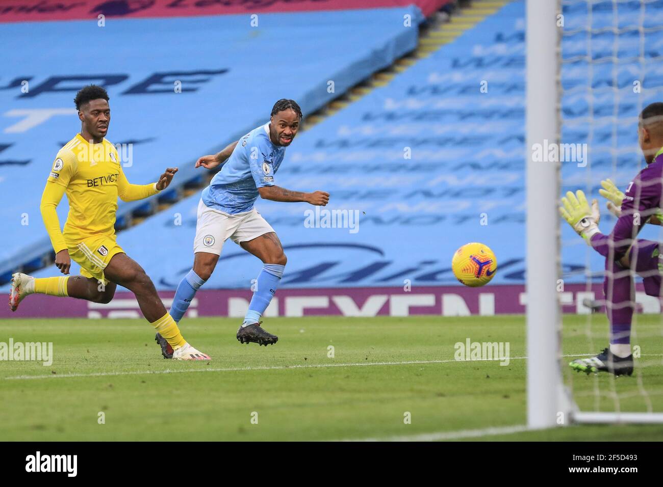 Raheem Sterling #7 of Manchester City shoots on goal Stock Photo - Alamy