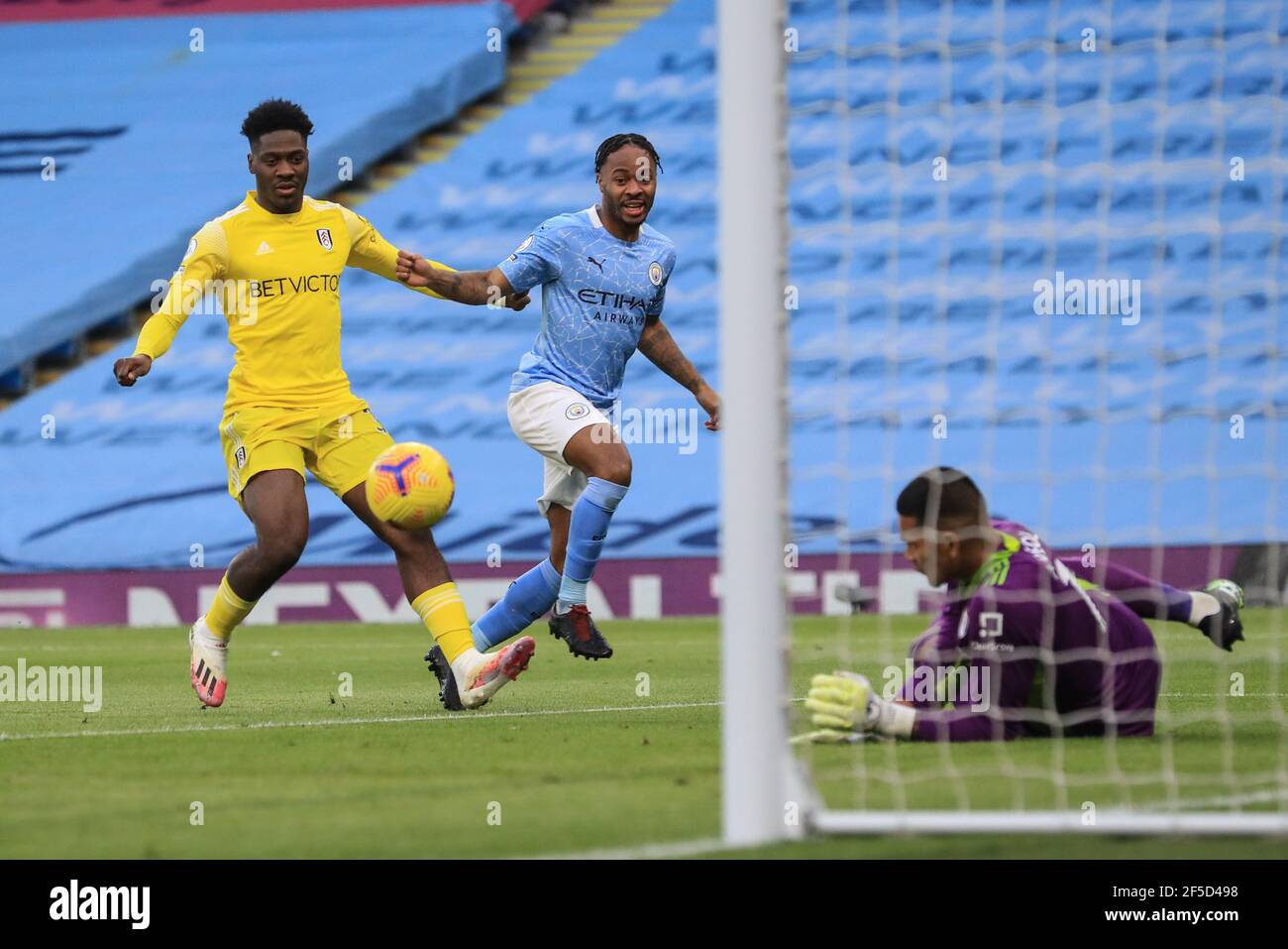Raheem Sterling #7 of Manchester City shoots on goal Stock Photo - Alamy