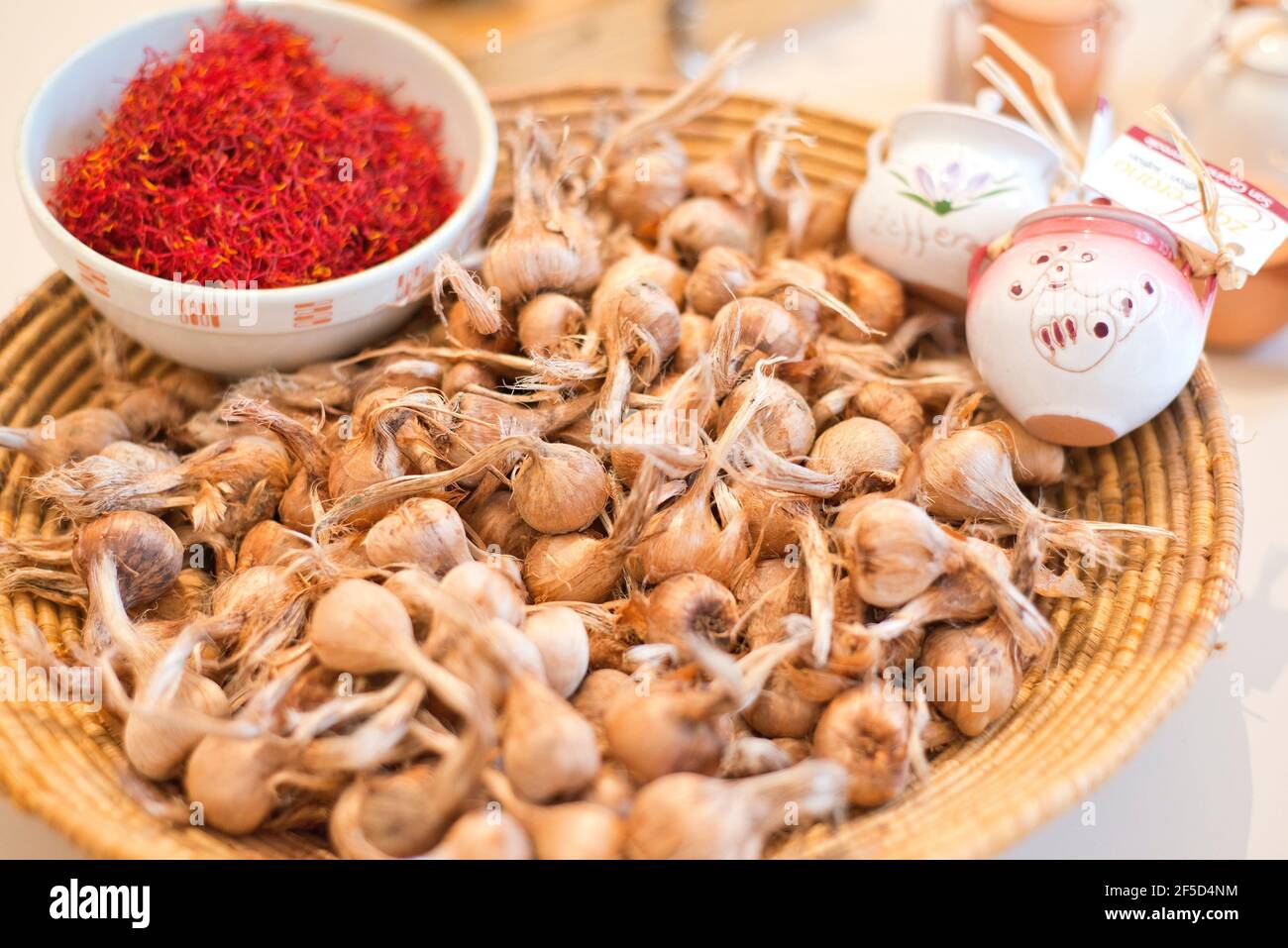 Saffran and bulbs, flowers and saffron spice Stock Photo - Alamy