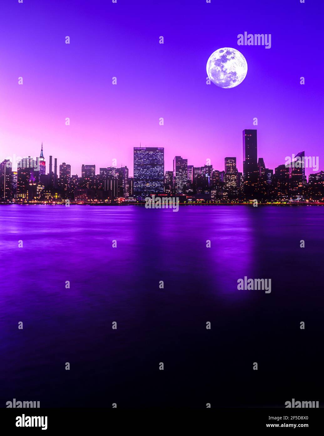 2002 HISTORICAL MIDTOWN SKYLINE EAST RIVER MANHATTAN NEW YORK CITY USA ...