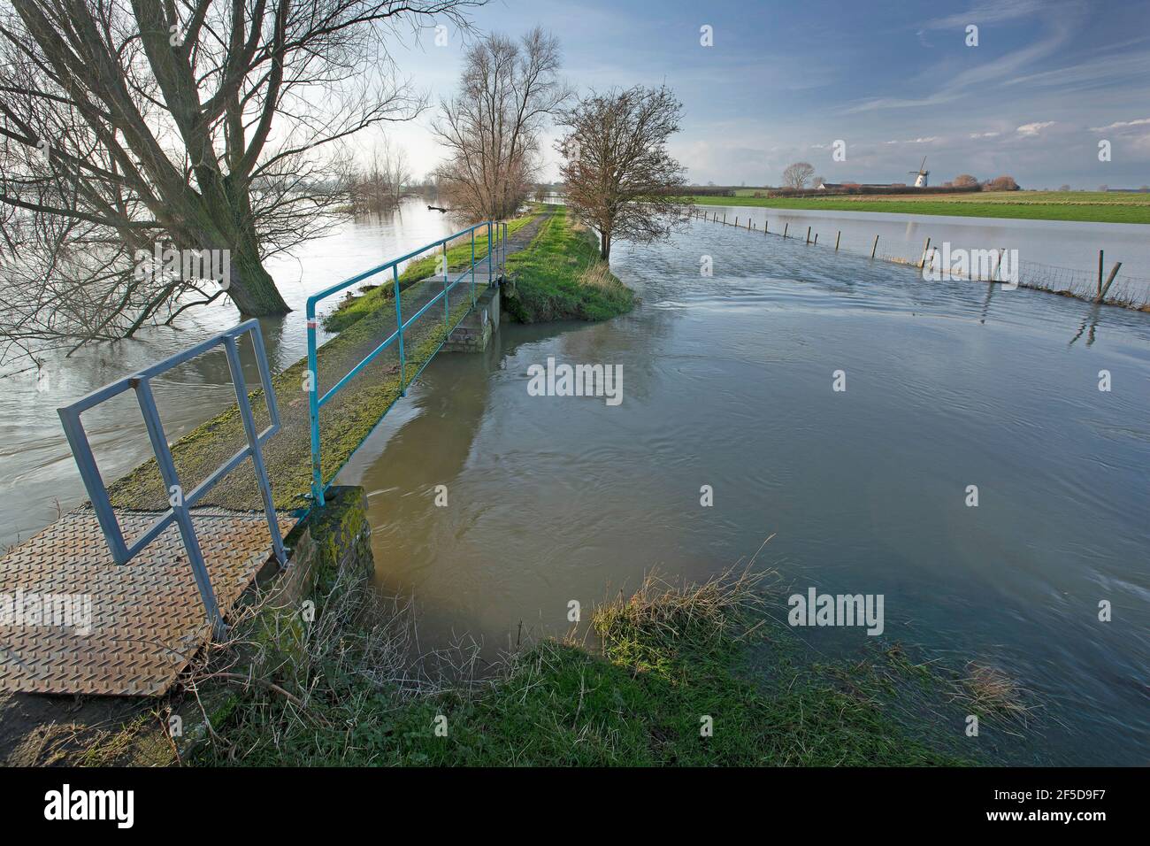 River ijzer hi-res stock photography and images - Alamy