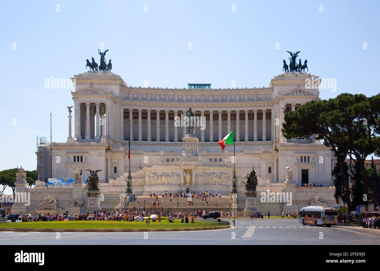 vittoria emanuele monument rome italy Stock Photo - Alamy