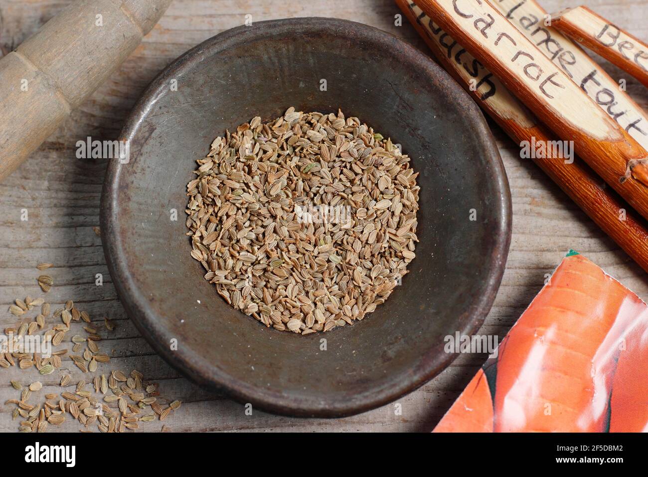 Carrot seed packet hi-res stock photography and images - Alamy
