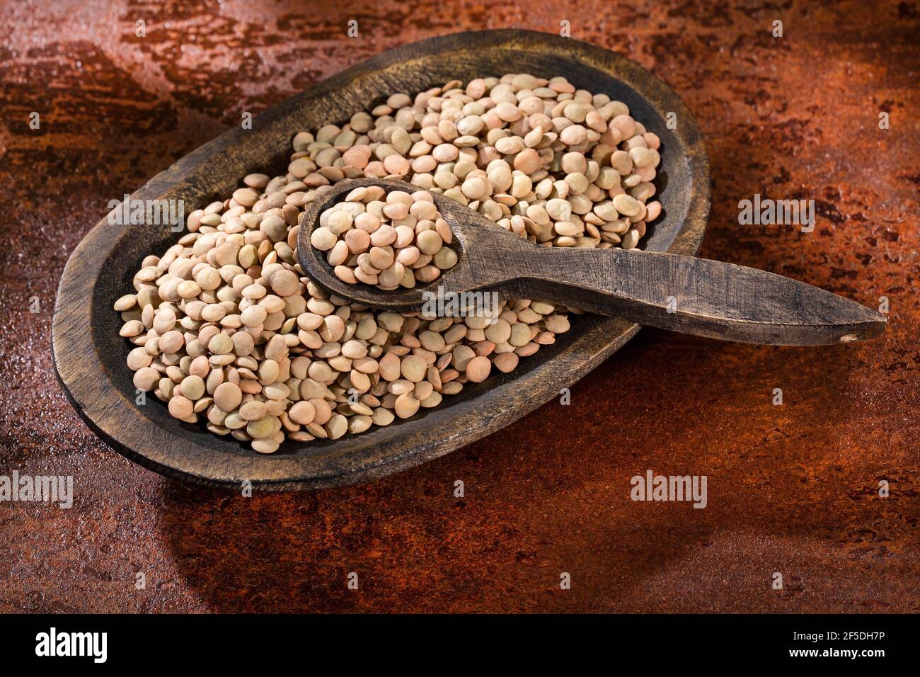 Lentils lentil green brown dried pile hi-res stock photography and ...