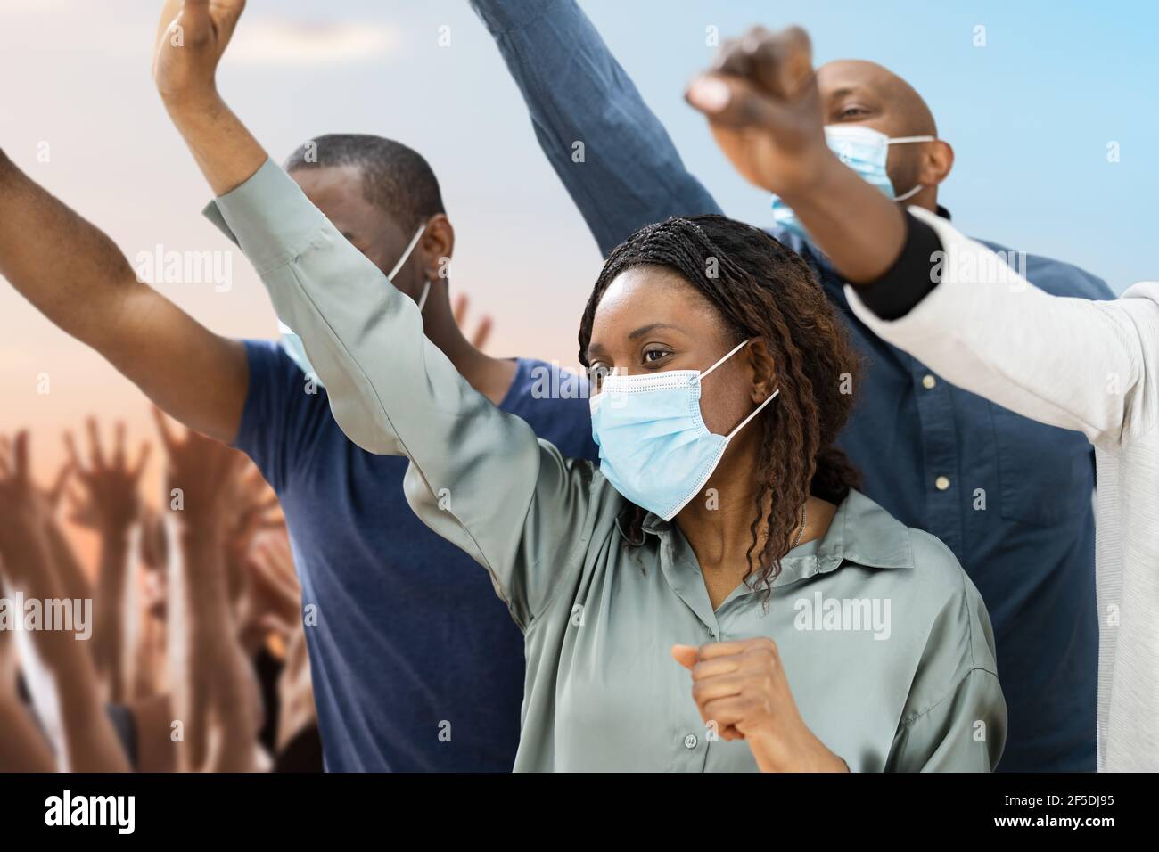 Group of people wearing mask hi-res stock photography and images - Alamy