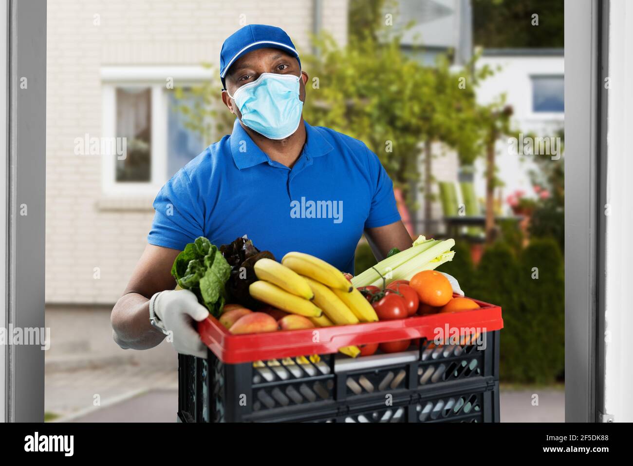 Corona food delivery hi-res stock photography and images - Alamy