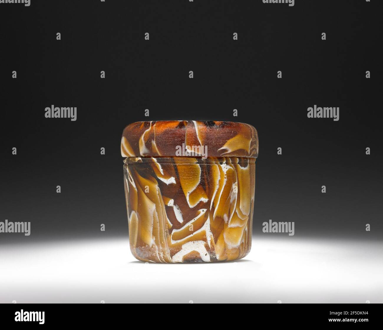 Lidded pyxis hi-res stock photography and images - Alamy