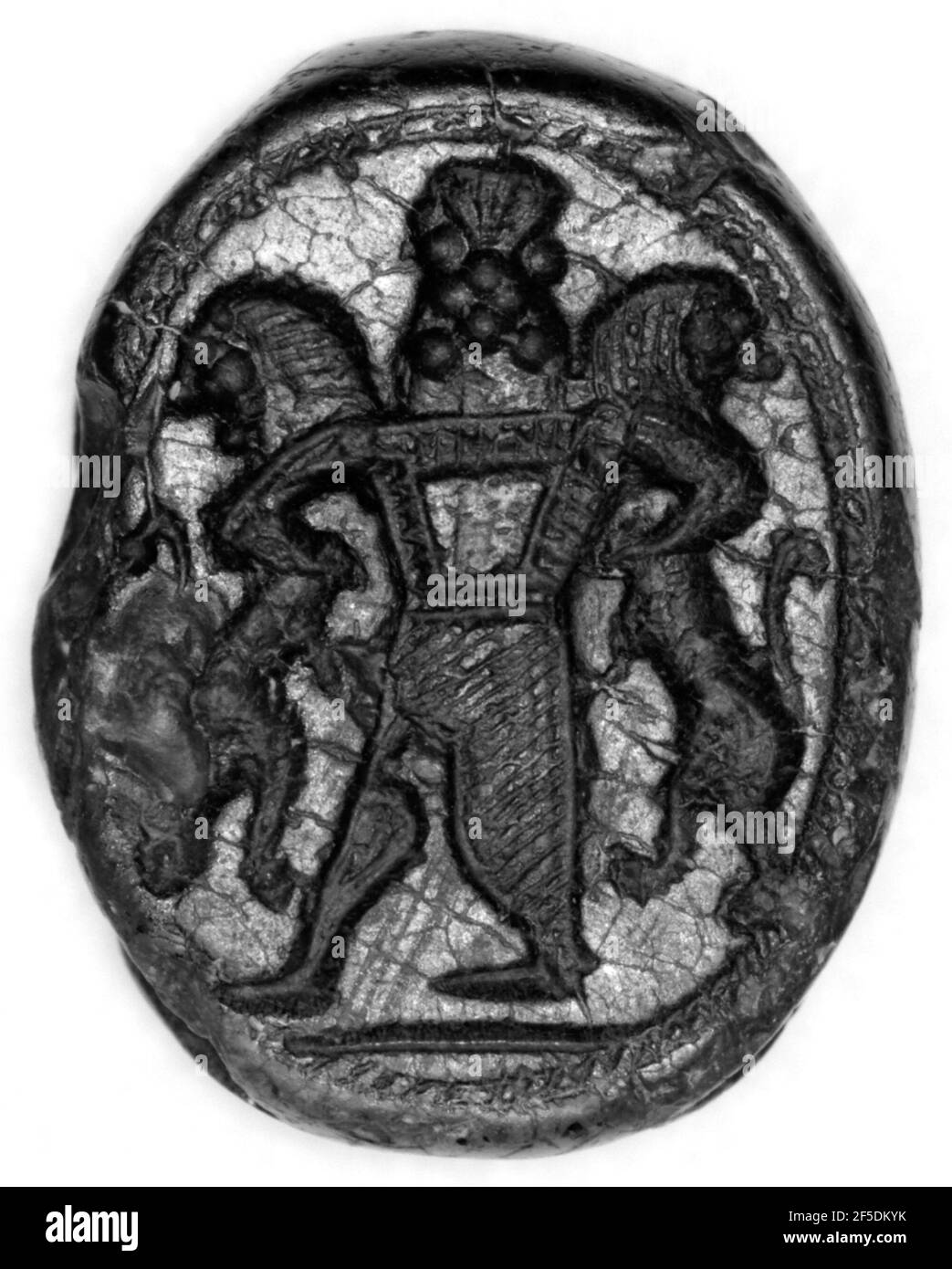 Ancient egyptian hieroglyphics scarab hi-res stock photography and ...