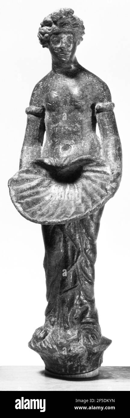 Venus and scallop shell hi-res stock photography and images - Alamy