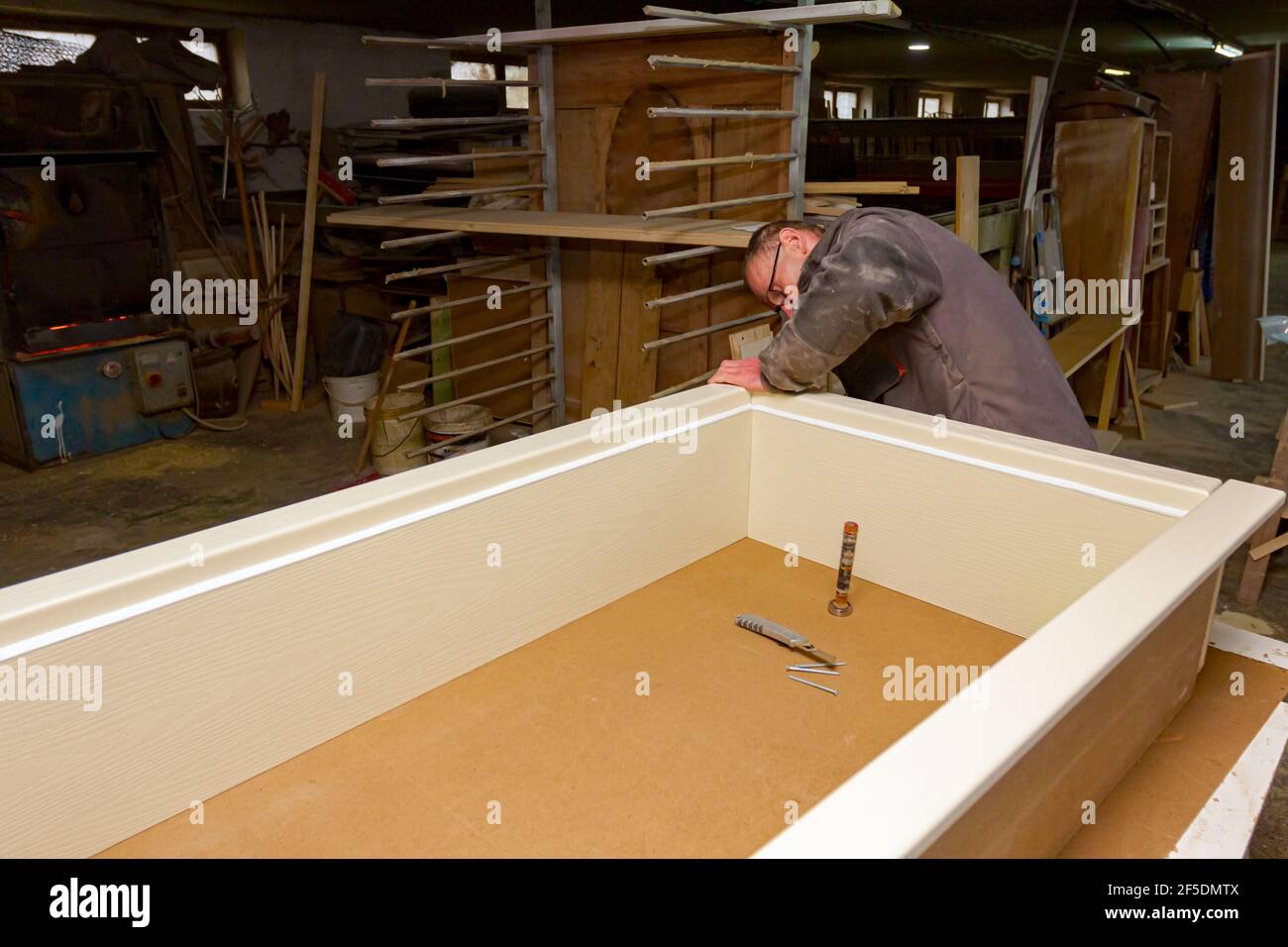 Assembling wood pieces hi-res stock photography and images - Alamy