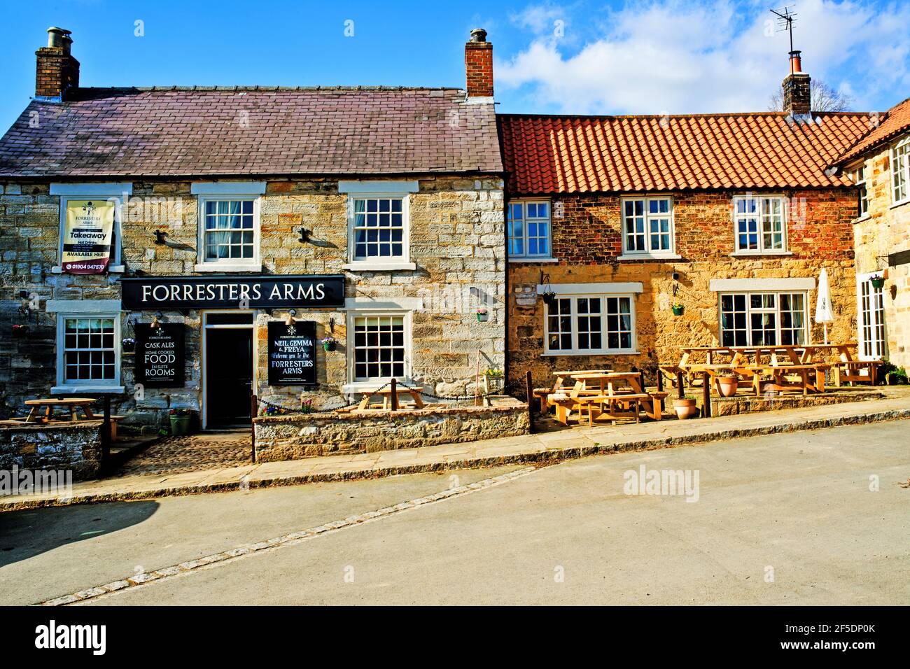 The Forresters Arms Kilburn, North Yorkshire, England Stock Photo - Alamy