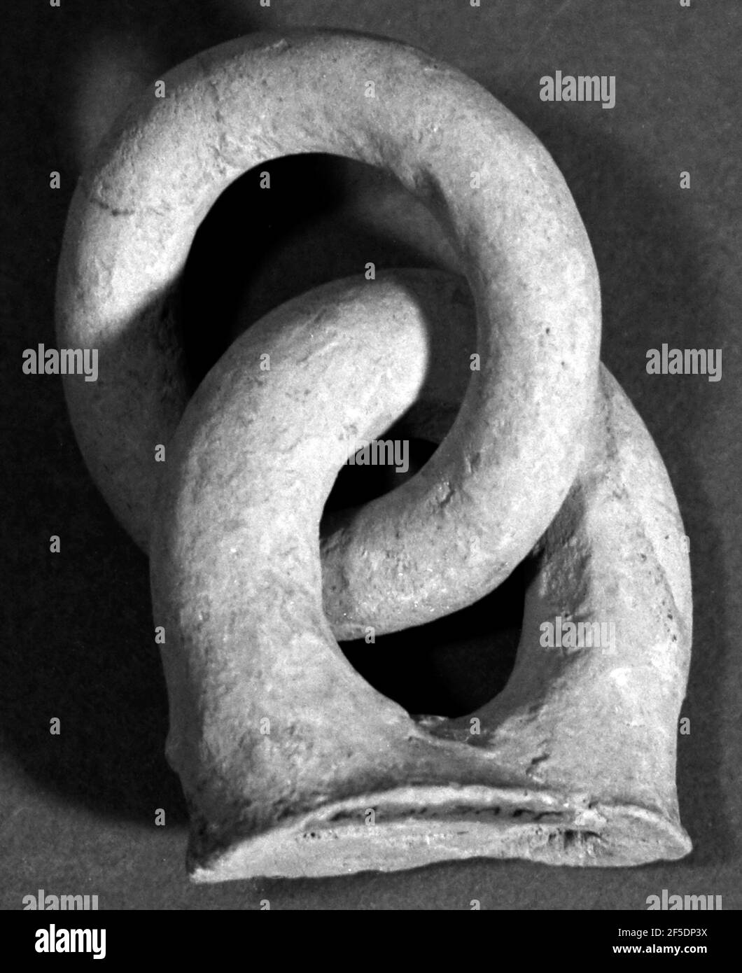 Two interlocking rings hi-res stock photography and images - Alamy