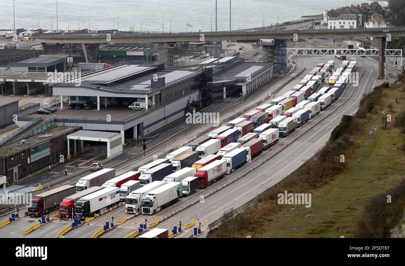 Dover lorry queue 2021 hi-res stock photography and images - Alamy