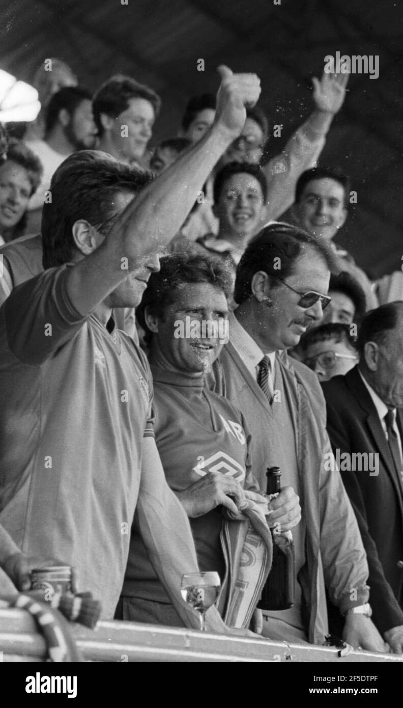 PORTSMOUTH FC, POMPEY, ALAN BALL PORTSMOUTH MANAGER CELEBRATES ...