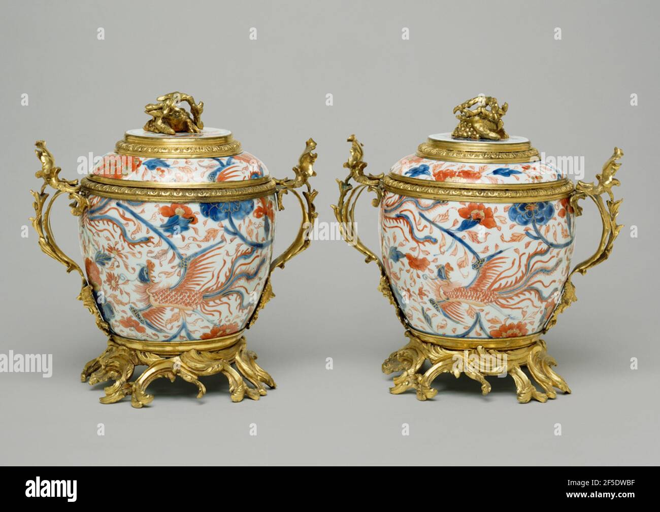 Lidded jars hi-res stock photography and images - Alamy