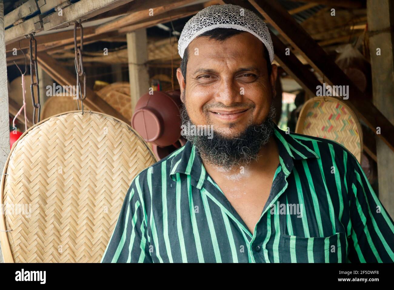 Happy poor muslim hi-res stock photography and images - Alamy
