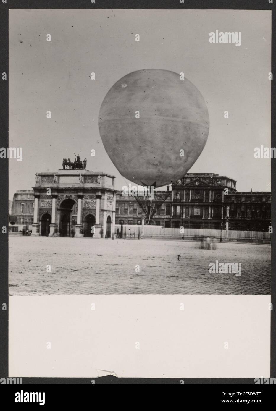 Hot air balloon in front of Tuileries Palace. Unknown Stock Photo - Alamy