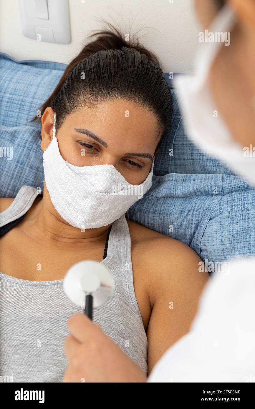 Patient wearing a mask in bed and wearing a white mask Stock Photo - Alamy