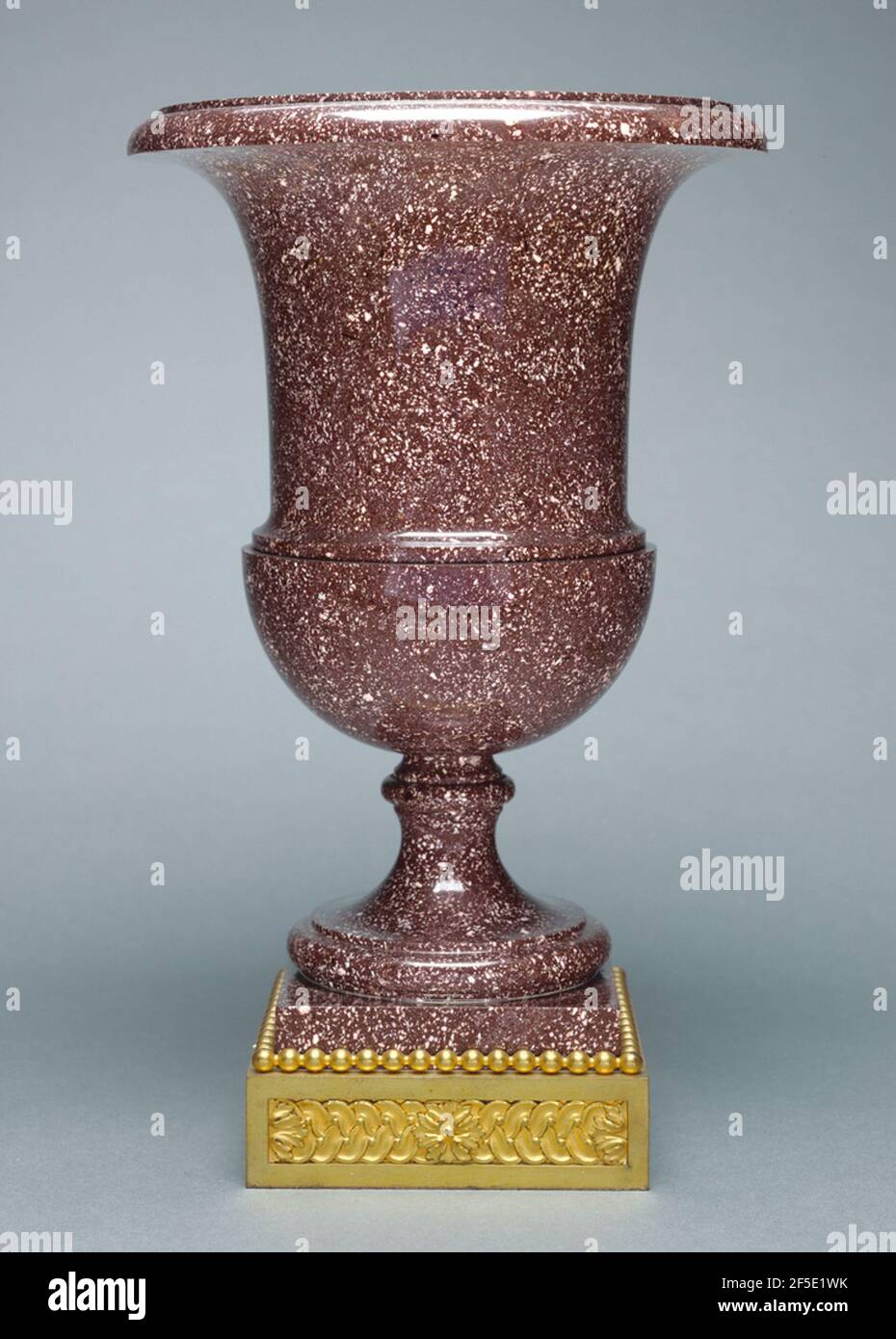 Historical urns hi-res stock photography and images - Alamy