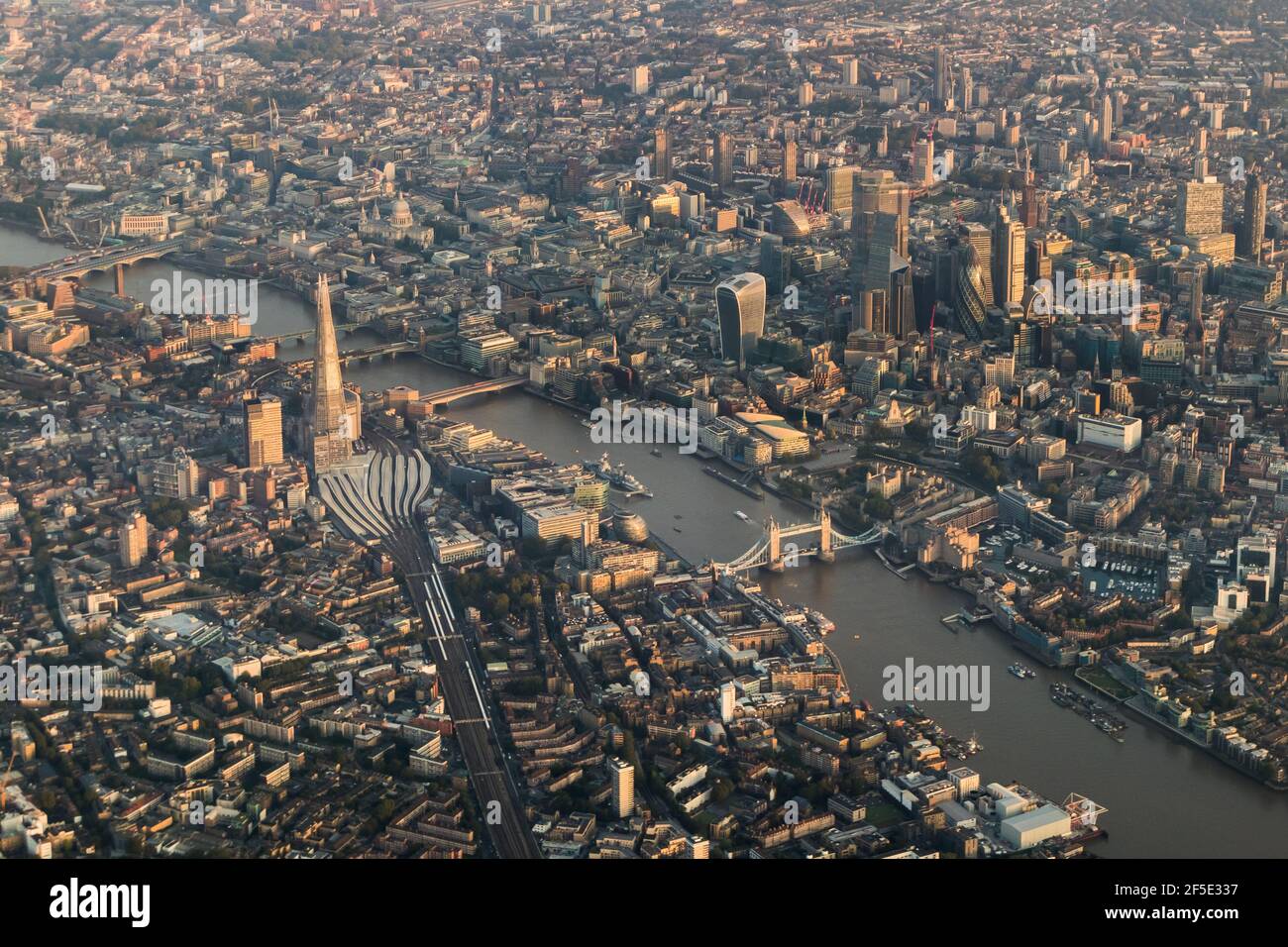 Overhead aerial view the shard hi-res stock photography and images - Alamy