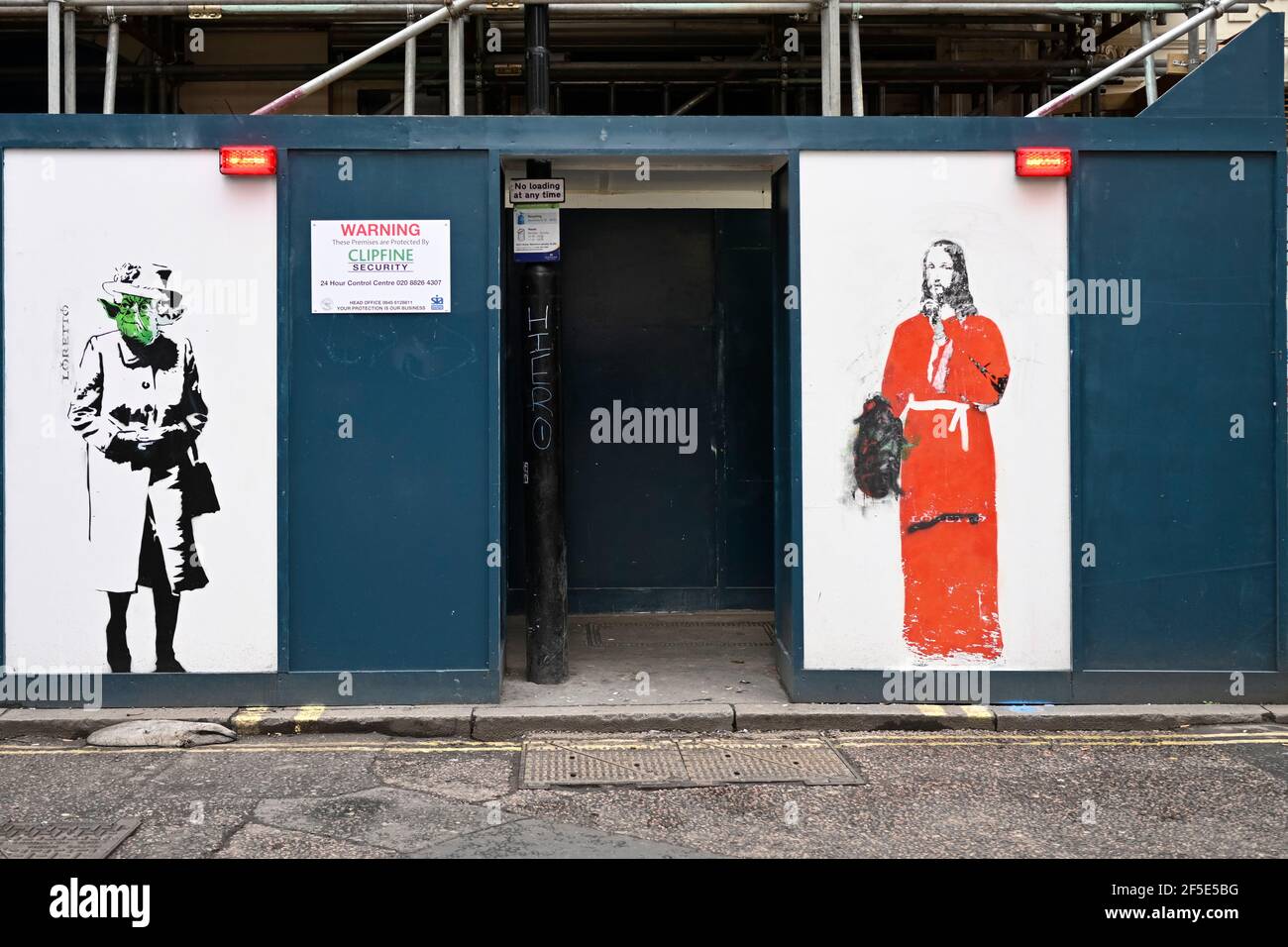 Buckingham palace post office hi-res stock photography and images - Alamy