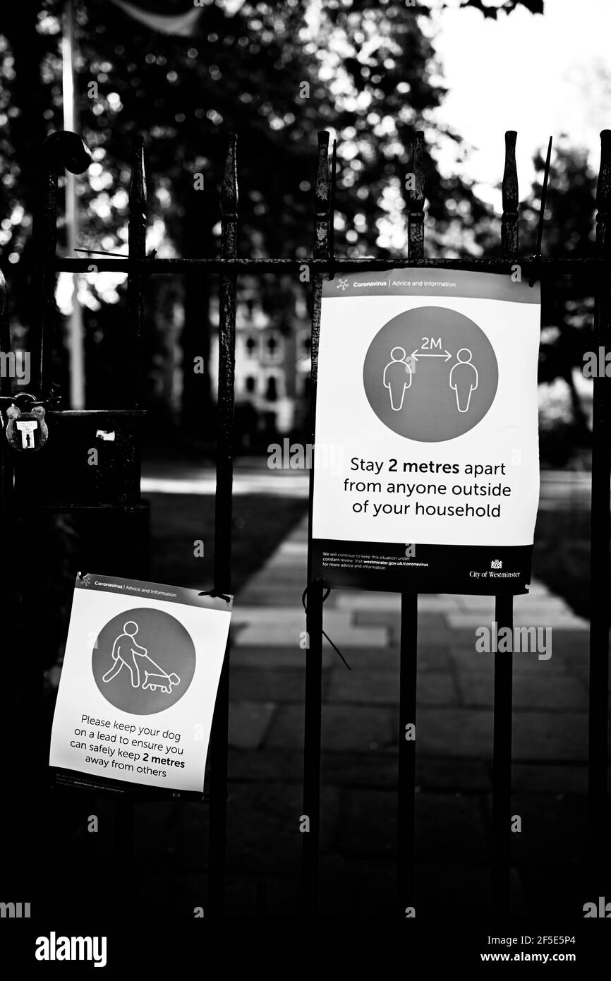 Buckingham palace post office hi-res stock photography and images - Alamy