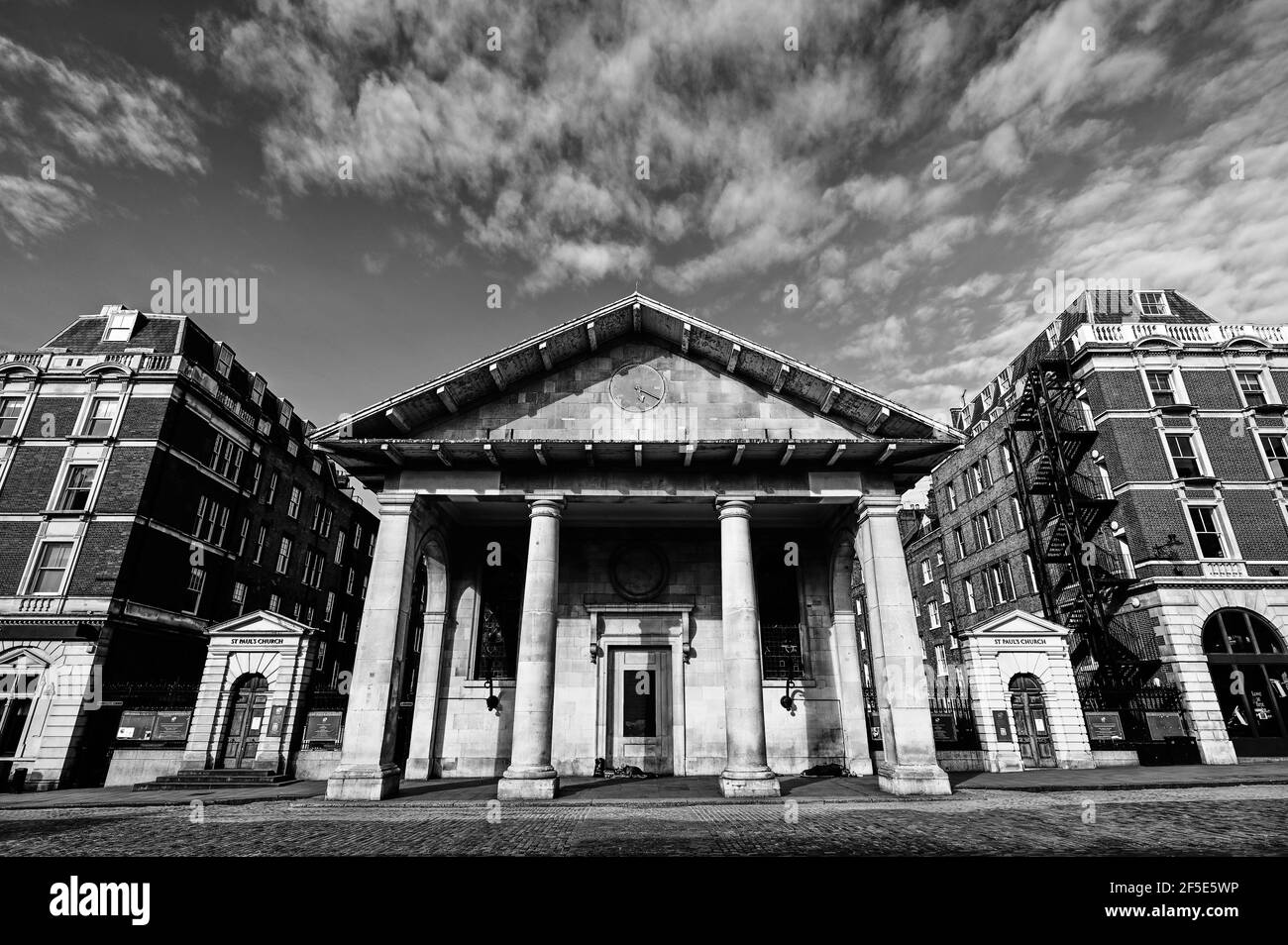 Buckingham palace post office hi-res stock photography and images - Alamy