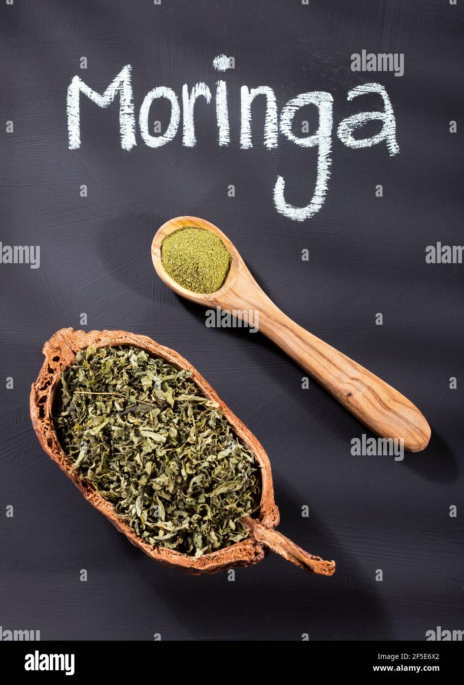 Moringa powder and dried leaves - Moringa oleifera Stock Photo - Alamy