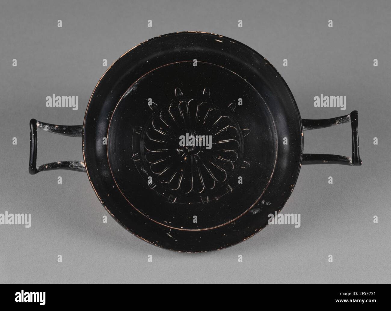 Stemless kylix hi-res stock photography and images - Alamy