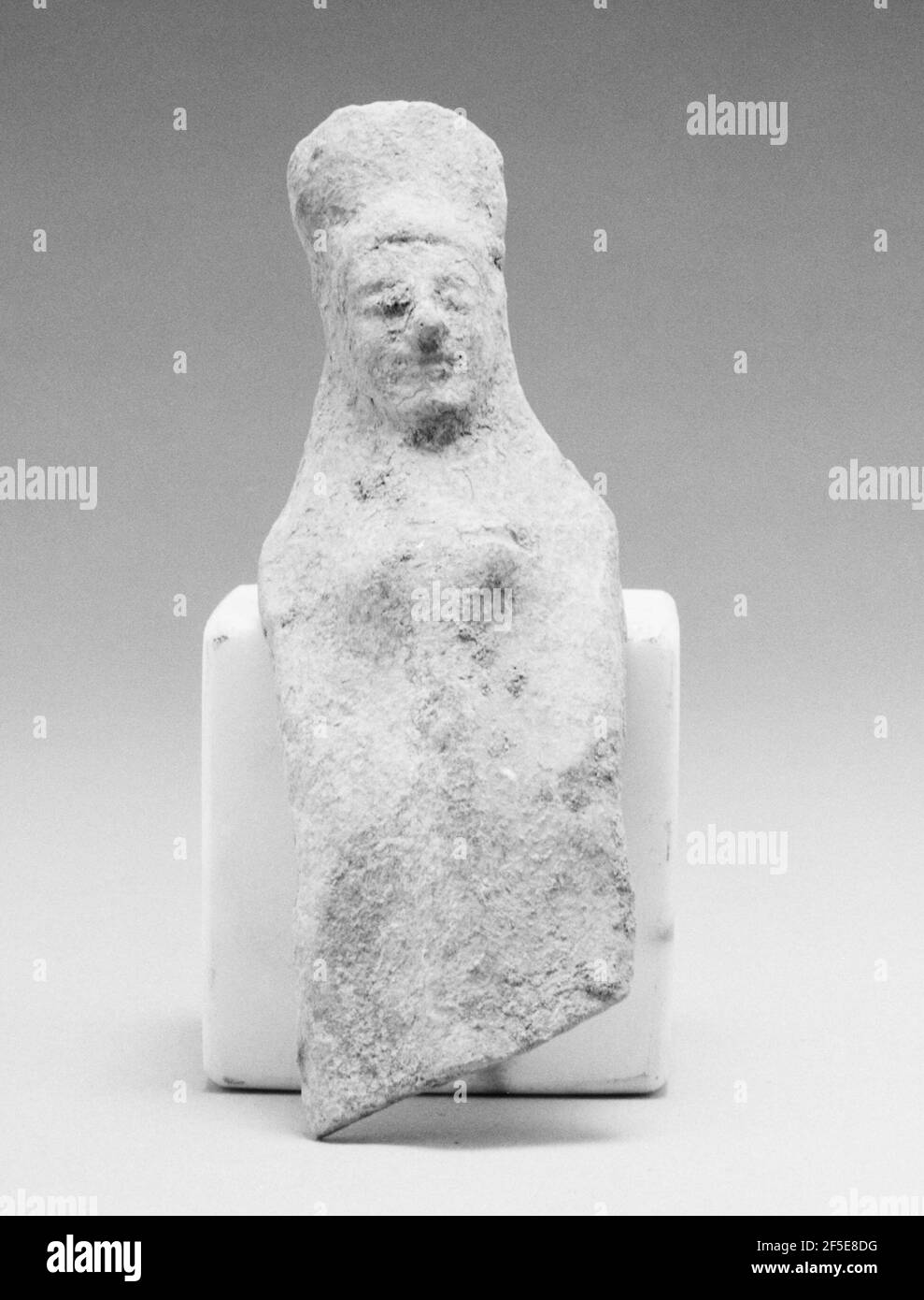 A seated female figure hi-res stock photography and images - Alamy