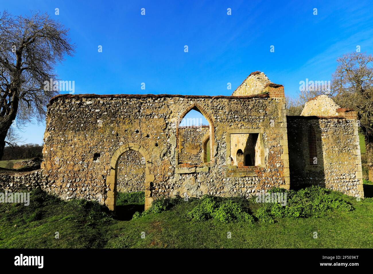 Ruined church of st james hi-res stock photography and images - Alamy