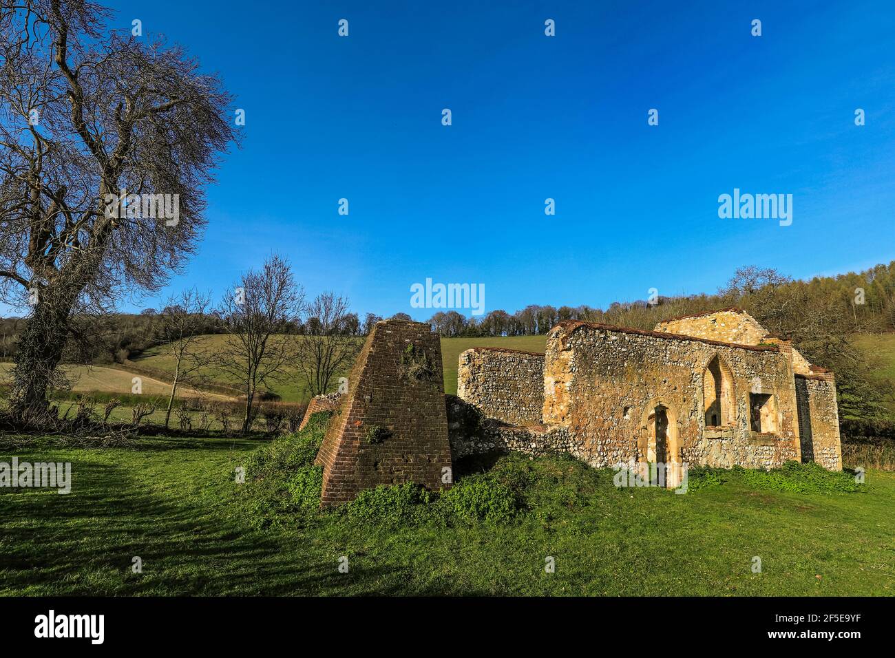 Ruined St James' church, Bix Bottom. Once central to mediaeval Bix ...