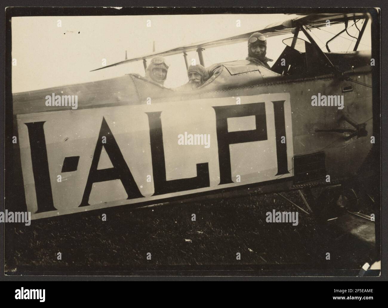 Three pilots hi-res stock photography and images - Alamy