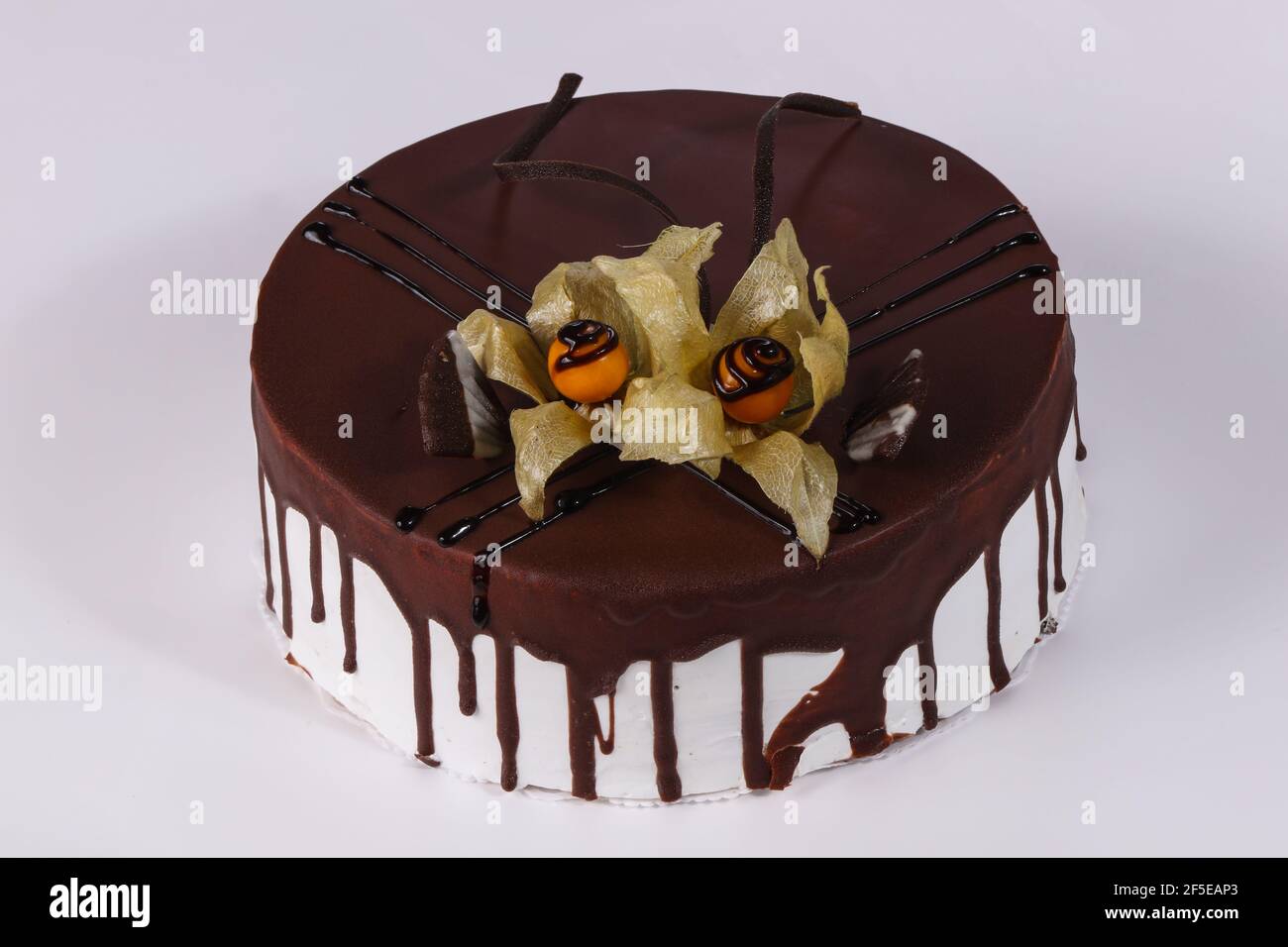 Delicous Cake chocolate with cream Stock Photo - Alamy