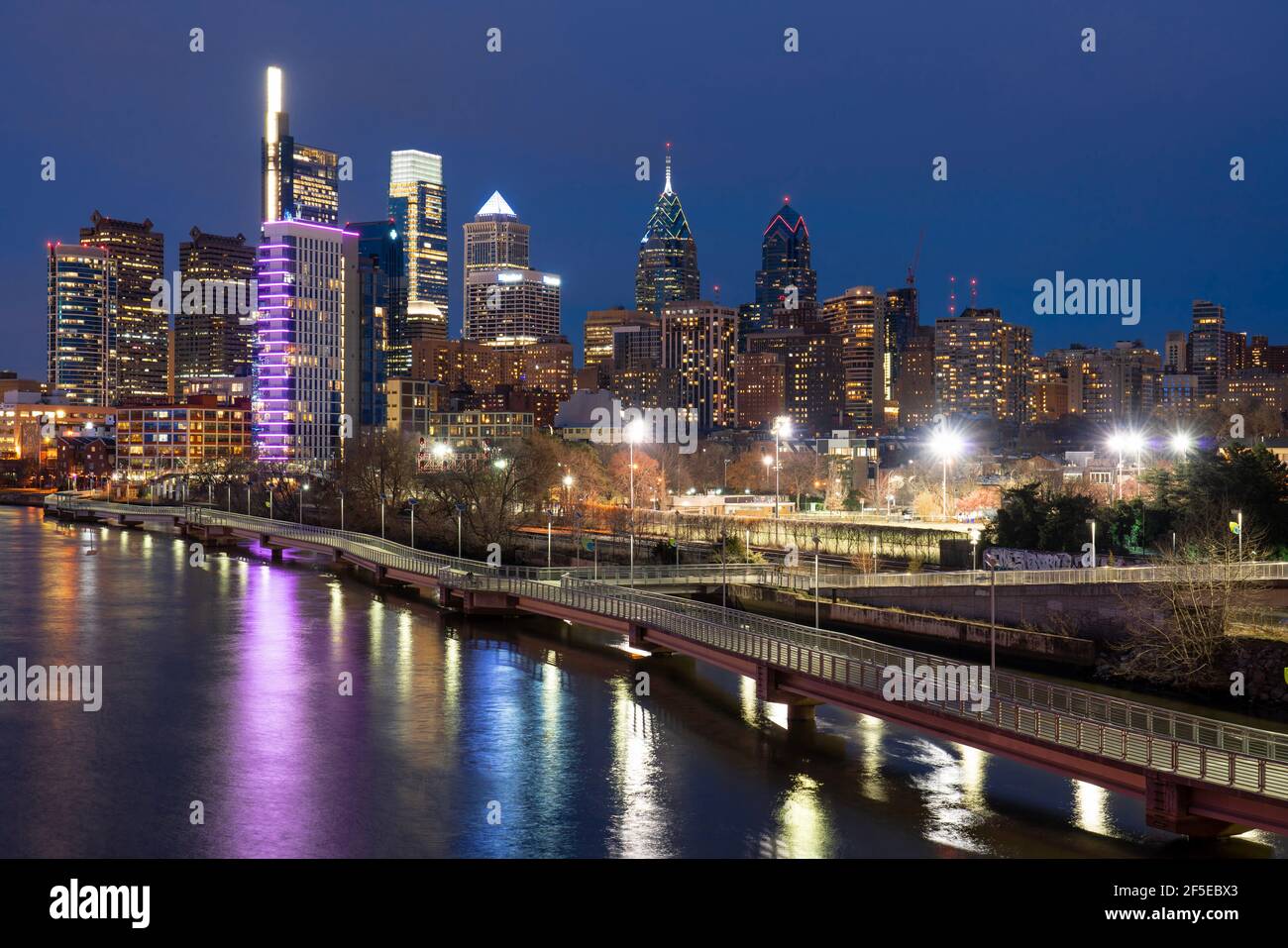 Scene of Philadelphia cityscape river side at the twilight time, USA ...